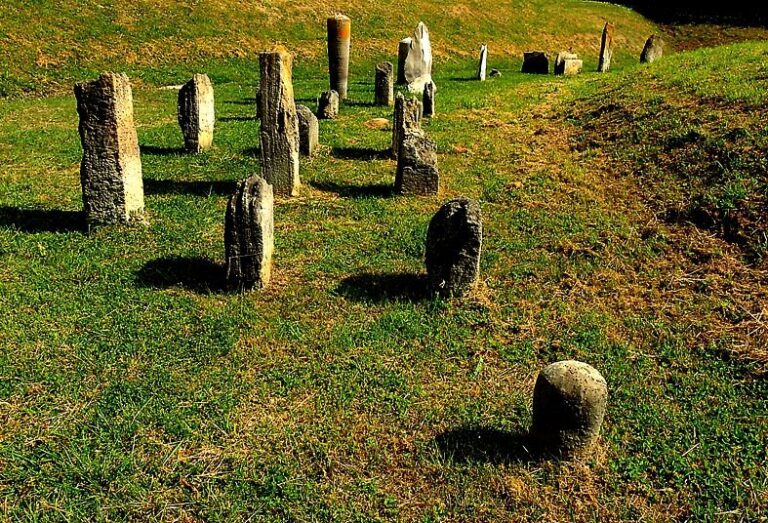 Túmulo funerario: qué es, tipos, origen y ejemplos.